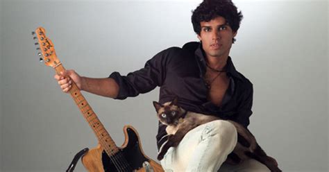 Pedro Suarez Vértiz canciones cuéntame lo olvide y cuándo pienses en volver entre los éxitos