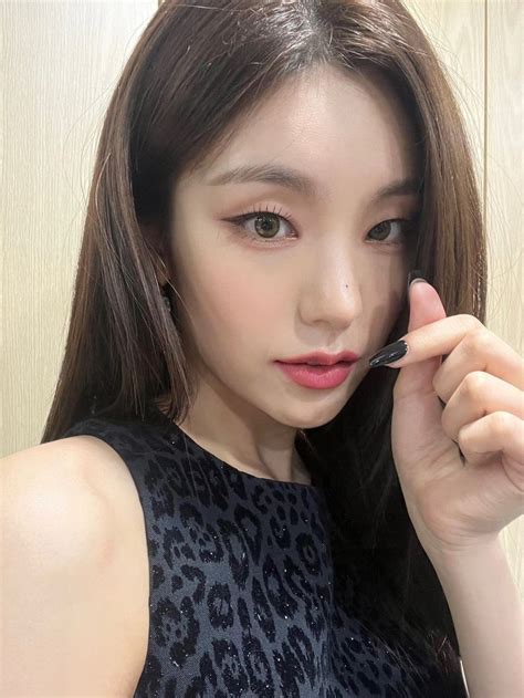 Pin By 사랑💟 On Itzy Itzy Kpop Girl