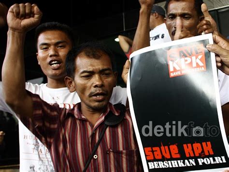 Kasusnya Tak Diurus Polri Korban Kekerasan Demo