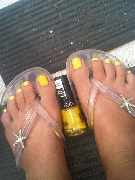 Majnooni Beauty Creepy Feet Banana Pineapple Fizz