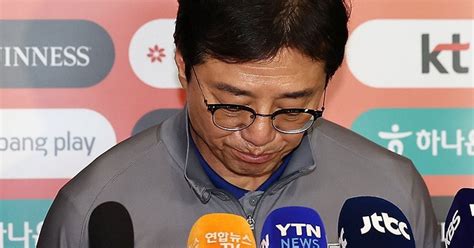 고개 숙인 황선홍 감독