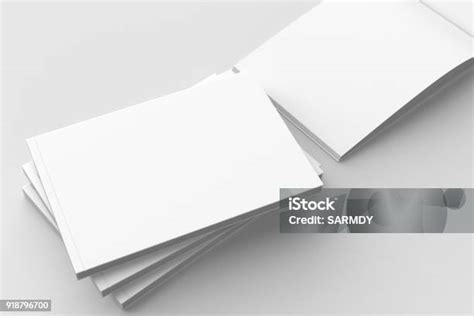 橫向景觀精裝摺頁冊 書籍或目錄類比上孤立的軟灰色背景3d 演示 照片檔及更多 乾淨 照片 乾淨 外太空 實體模型 Istock