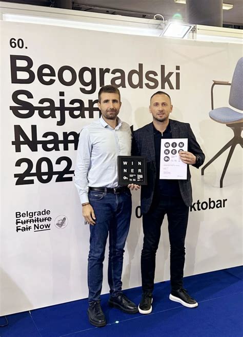 🥇i Naravno Gdje Smo Mi Tu Su I Nagrade🎉 Stolica Sagrada Okićena Sa Još Jednom Nagradom U Nizu