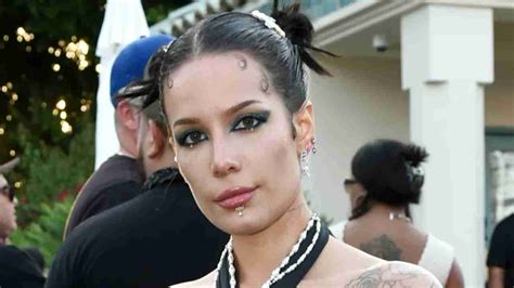 Learn Your Next Makeup Look From Hasley Watch This Tutorial