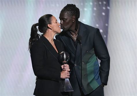 Nba／約柯奇奪espy最佳nba球員 哈勒戴夫婦獲頒人道主義獎 運動 Udn Nba