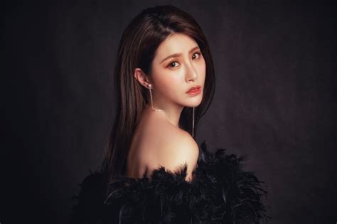 4k Asian Brown Haired Glance Hd Wallpaper Rare Gallery