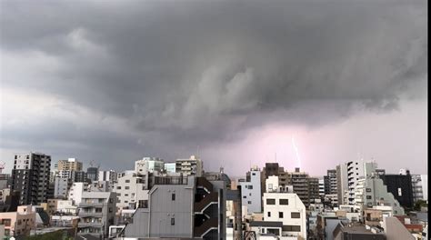 【大雨】東京・関東圏にゲリラ豪雨 各地の落雷の動画や冠水・浸水の画像がツイッターに投稿される まとめダネ！