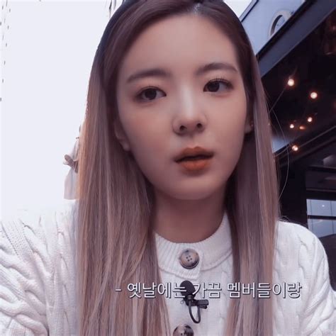 Pin Oleh 𝗦𝘂𝗻𝗶𝗲•𝗶𝗹𝘆🧁 Di Itzy