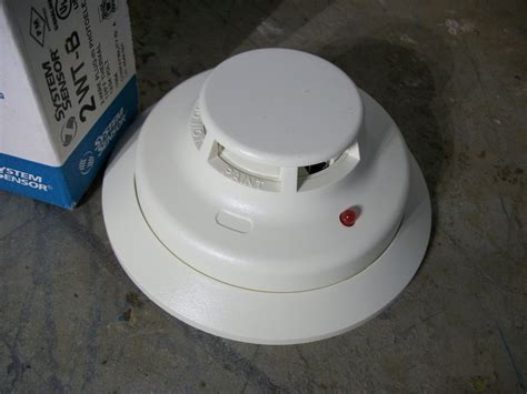 System Sensor I3 Series 2 Wire Plug In Photoelectric With Base 2wt B