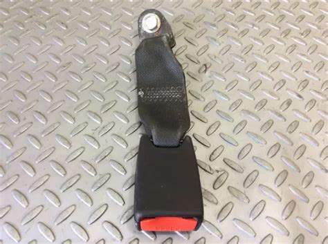 Hembra Contra Cinturon Trasero Central Nissan Versa