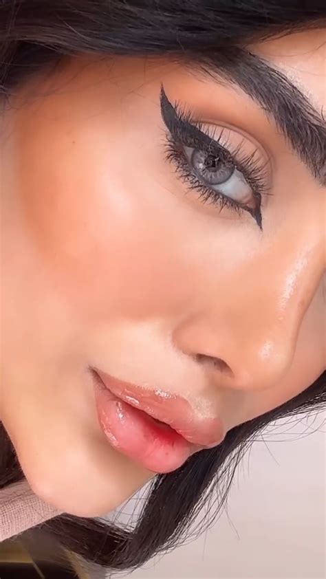 Lens Gallery ‎طوسی کهکشانی با رگه های طبیعی چشم رنگ زیبای لایت گری از برند مارلی سایز