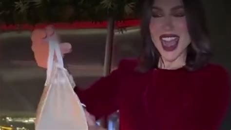 منوعات أمين يهدي دكتورة خلود هدية باهظة الثمن في عيد ميلادها فيديو