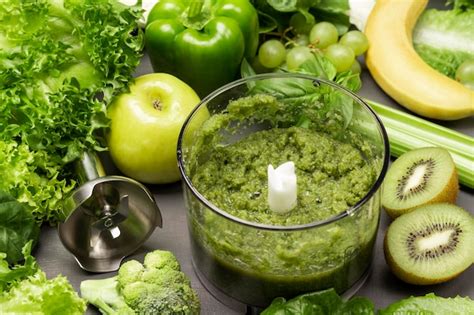 Premium Photo Green Smoothie In Blender Bowl