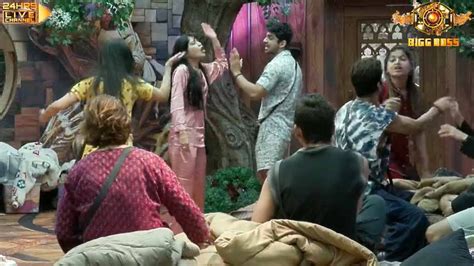 Bigg Boss 17 LIVE Abhishek Khanzaadi Ke Fight Mein Munawar Aishwarya