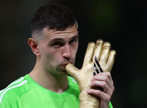 Emiliano Martinez Trolls Kylian Mbappe In World Cup Parade