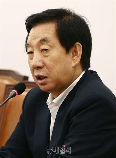 포토 발언하는 김성태 자유한국당 원내대표 Save Internet 뉴데일리