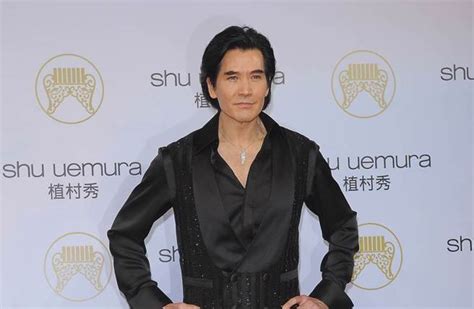 61歲費翔近照難得曝光 頂落腮鬍大紅臉快認不出 娛樂 中時新聞網