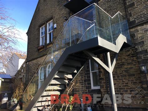 Modern Floating Glass Balustrade Staircase
