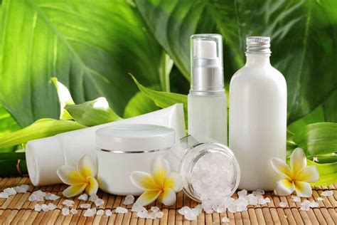 محصولات بهداشتی بدن لوسیون روغن حاوی عصاره گیاهی مناسب شادابی پوست آراد برندینگ