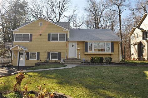 82 Tamaques Way Westfield Nj 07090 Zillow
