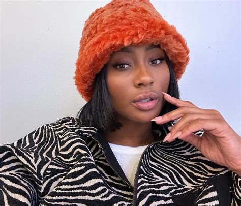 Nfl Fans Brutally Blast Travis Kelces Ex Kayla Nicole For Liking