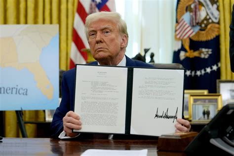 ‘성전환 청소년 지원 중단 트럼프 행정명령 또 제동