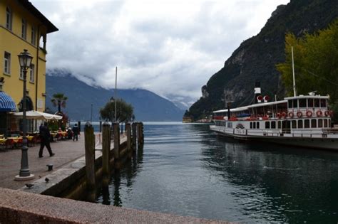 Zdjęcia Riva Del Garda Trydent Na Largo Lago Brescia Włochy