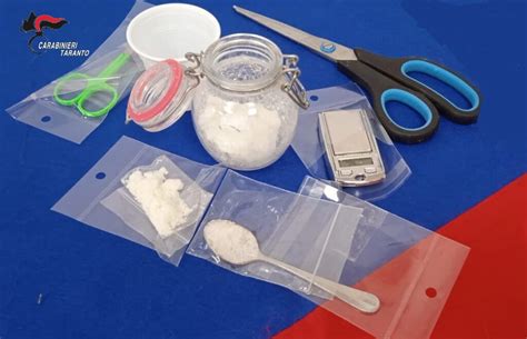 Taranto Spaccio Cocaina E Hashish Arrestata Una Donna
