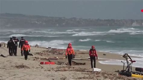 Naufrage En Italie Au Moins 59 Migrants Morts