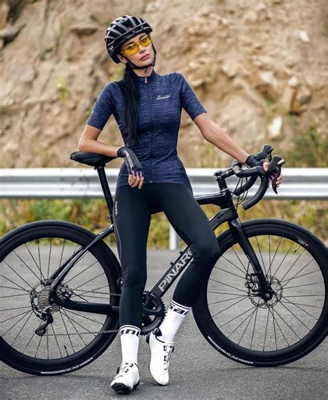 🚲👏🏻👱🏻‍♀️👩‍🦰👩‍🦱👩🏿‍🦳 Chicas Ciclistas Ciclista Ciclismo De Ruta