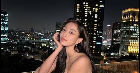 컴백 트와이스 지효 글래머 몸매 돋보이는 패션