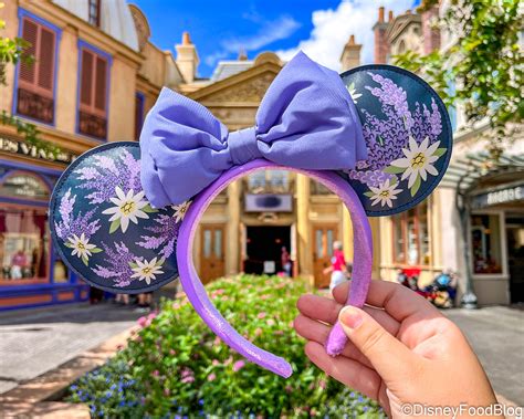 Shhh These Minnie Ears Are Finally In Disney World And No One Seems