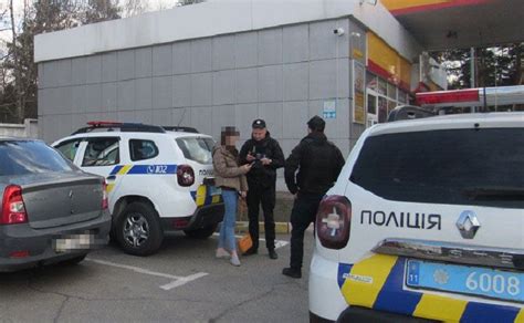 У Деснянському районі поліцейські вилучили у жінки небезпечні психотропні речовини Вечірній Київ