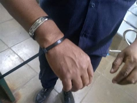 Ladrões amarram vigia para arrombar caixa eletrônico em posto de saúde Metrópoles