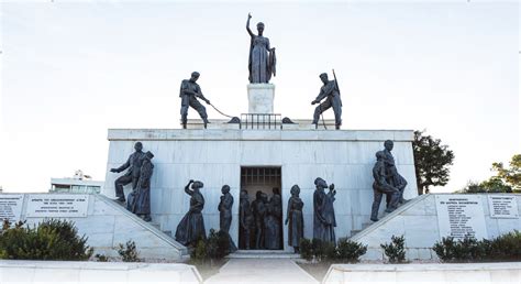Επίσημη τελετή εγκαινίων του Μνημείου Ελευθερίας και Απόδοση Τιμής στον