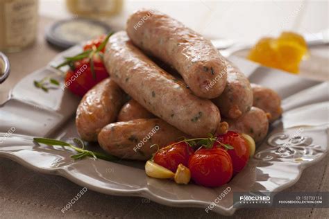 Oven Baked Sausages With Cherry Tomatoes — Close Up Nutrient Stock