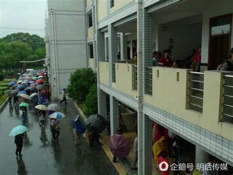 下大力气培养孩子自理能力不是“不能雨天进校接送孩子”那么简单随后明话频道新浪博客