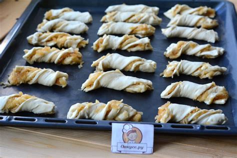 Слоеные палочки с яблоками