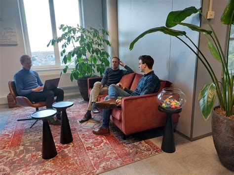 Buro Loo Aan Het Werk Bij Buro Loo Hebben We Teamgeest En Liefde Voor Het Vak Hoog In Het