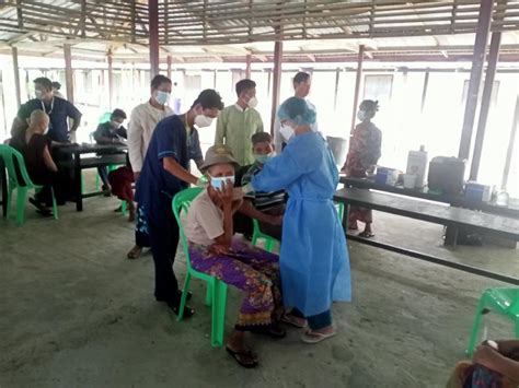 ငွေဆောင်၌ အသက် ၅၅ နှစ်အထက် ကိုဗစ် ၁၉ ကာကွယ်ဆေး စတုတ္ထအသုတ် First Dose ထိုးနှံခြင်းလုပ်ငန်းမ