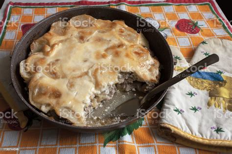 감자와 계란으로 튀긴 고기 튀김 냄비에 오믈렛의 형태로 갈색에 대한 스톡 사진 및 기타 이미지 갈색 감자 요리 고기 Istock