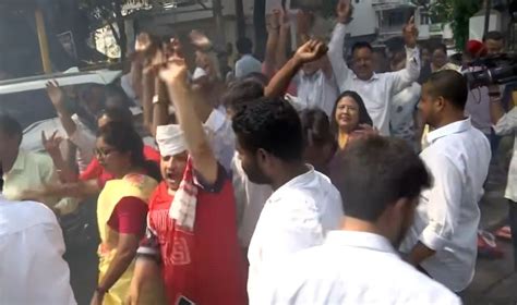 Sweets Fanfare Crackers Congress Celebrates Partys Impending