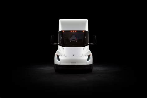 等5年！特斯拉電動卡車semi終於交車給百事可樂