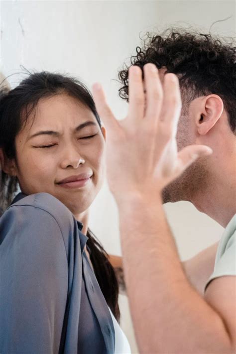 10 Disadvantages Of Dating A Broke Guy Love Pavillion