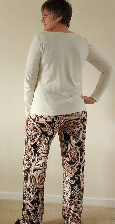 Seaside Fabricrafts Sew Flattering Yoga Style Knit Pants
