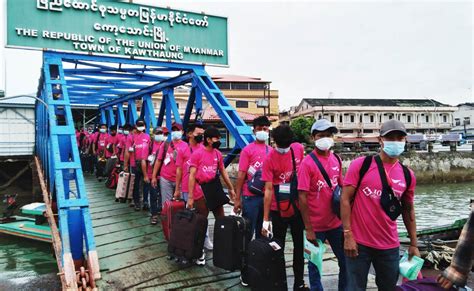 ကော့သောင်းနယ်စပ်ဂိတ်မှတဆင့် မြန်မာအလုပ်သမားများထိုင်းနိုင်ငံသို့ Mou စနစ်ဖြင့် အလုပ်လုပ်ကိုင်ရန