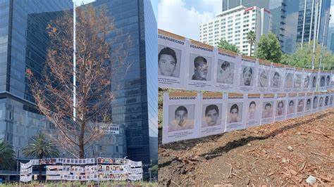 Familias Colocaron Fotos De Los 43 Normalistas De Ayotzinapa En La