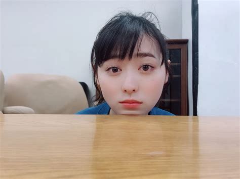 福原遥＊haruka Fukuhara On Instagram ☺︎ 今日の撮影 みんないるのに 私だけ一旦お休みでさみしい時の顔👼🏻 衣装は見せられないから顔だけ👐🏻 ハクション🤧