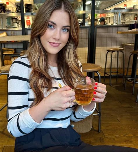 Lindsay Stone Sexy