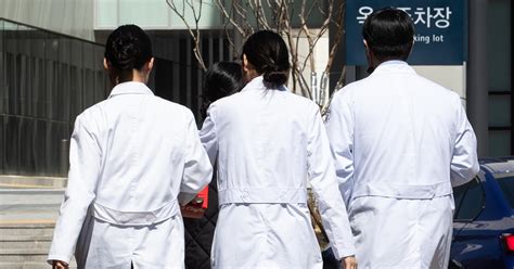 전날21일 의사 커뮤니티에 올라온 글 파장 일파만파 상당히 충격적이다 위키트리